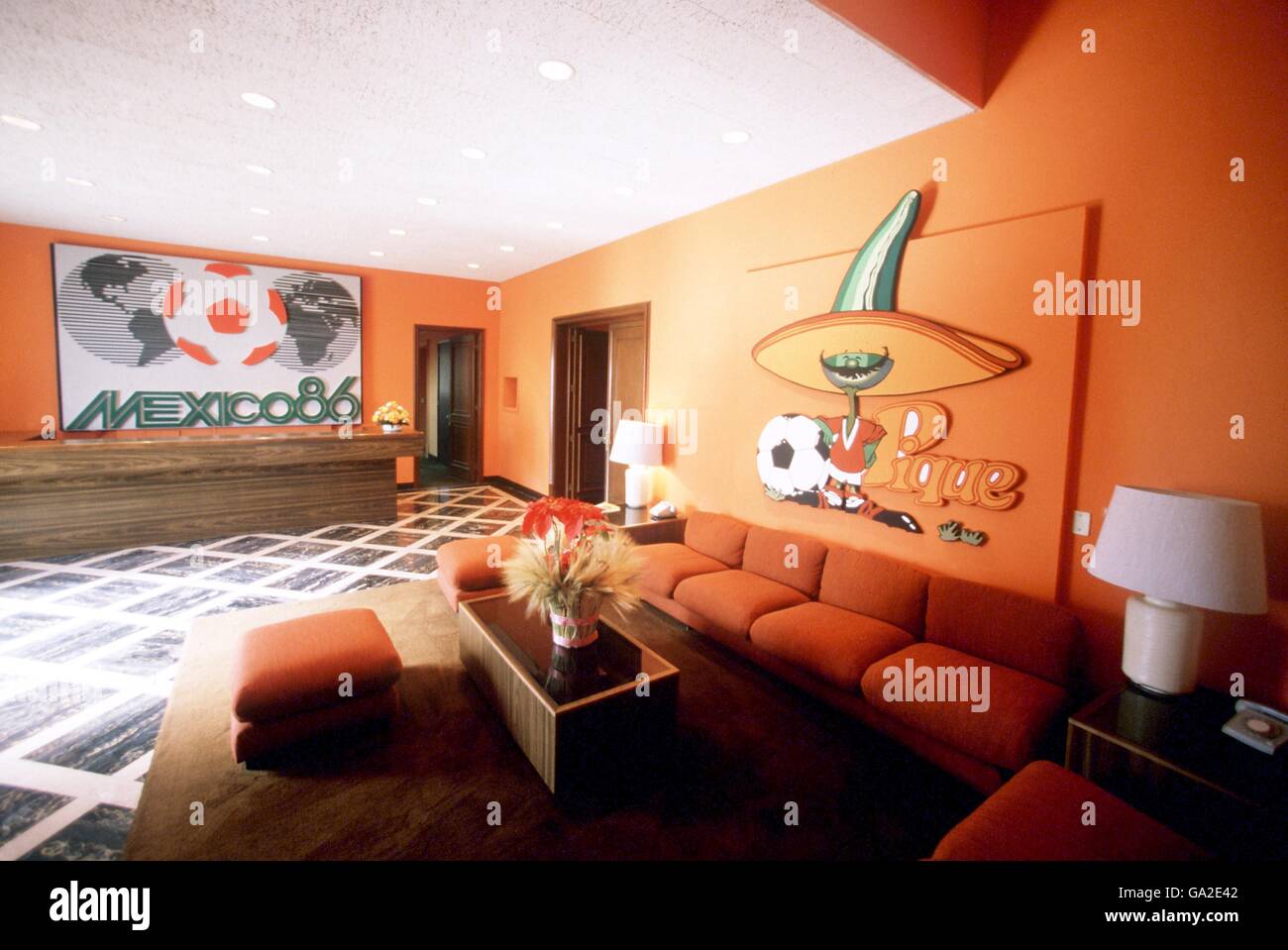 With the mexico 86 logo and a picture of pique hi-res stock photography ...