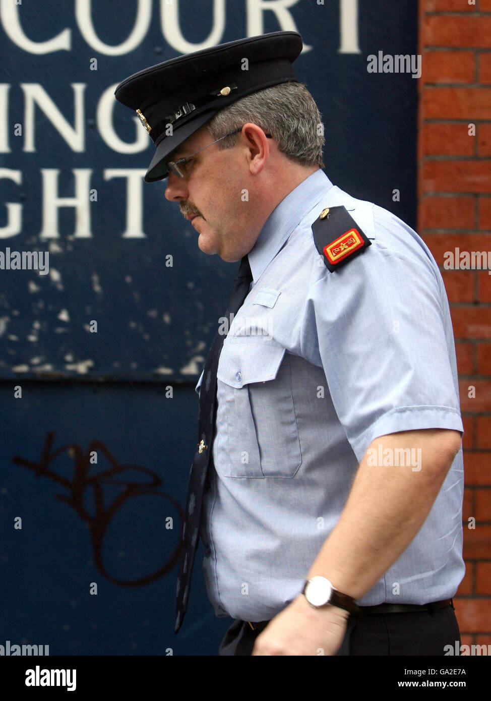 Giving evidence inquest into hi-res stock photography and images - Alamy