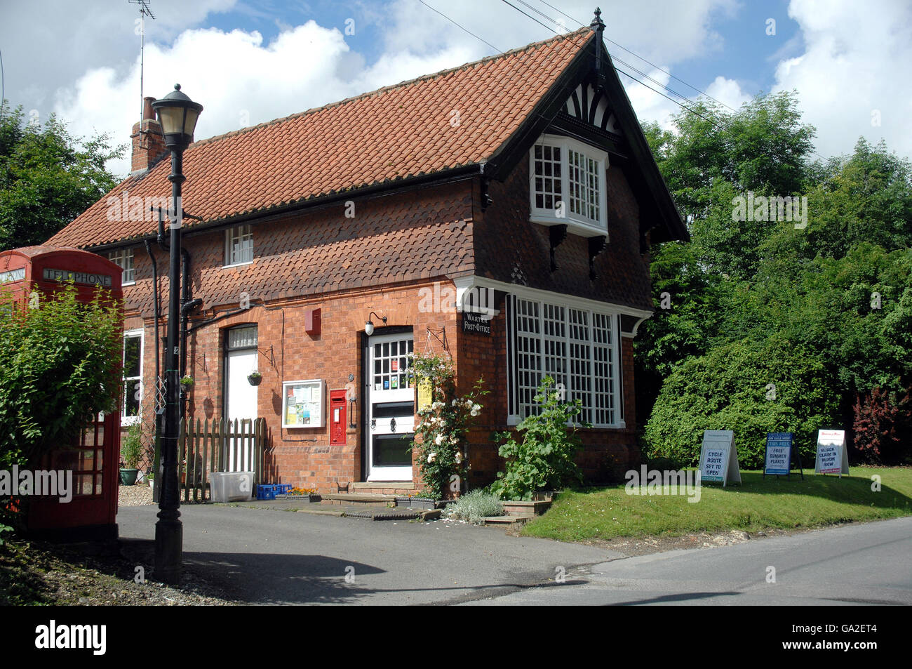 Quintessentially english rural countryside hi-res stock photography and ...