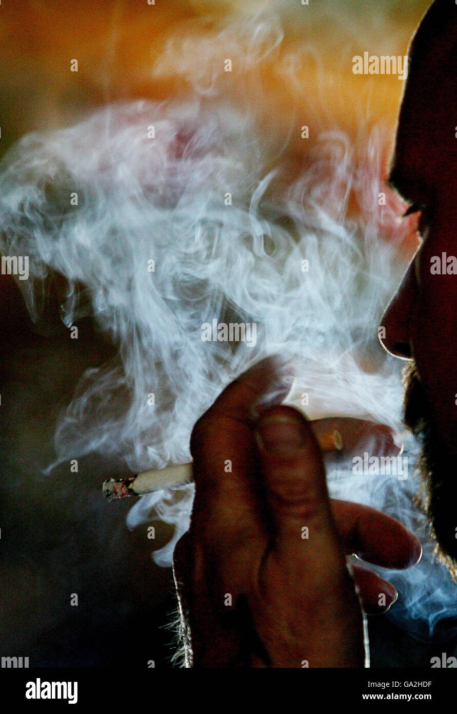 Kent cigarette hi-res stock photography and images - Alamy