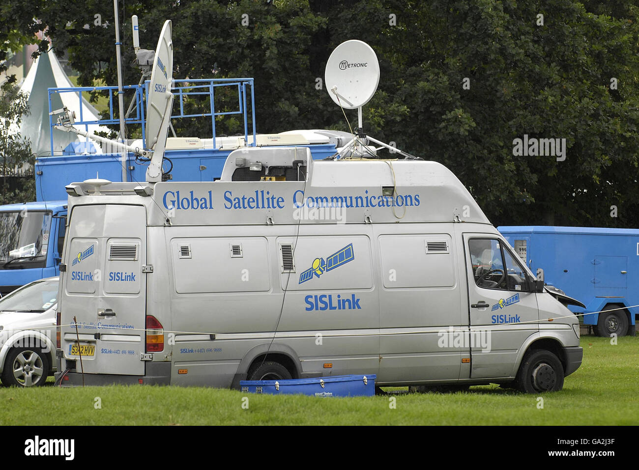 Outside broadcast trucks hi-res stock photography and images - Alamy