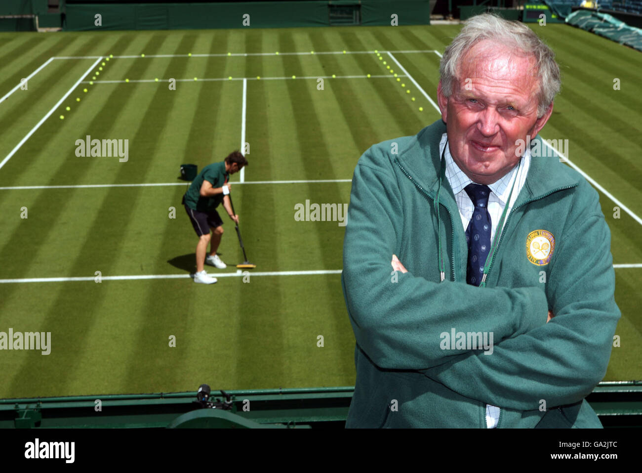 Head groundsman eddie seaward hi-res stock photography and images - Alamy