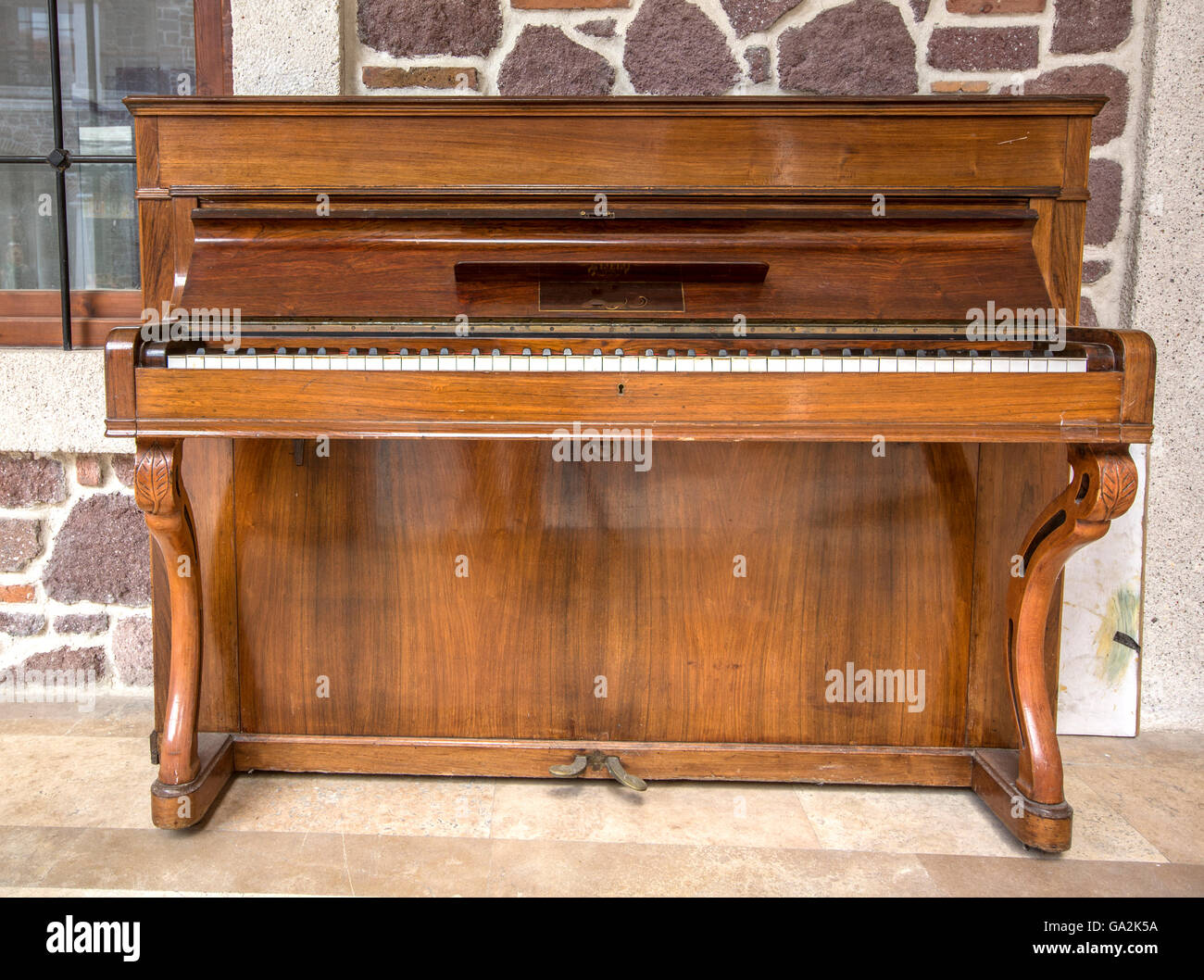 Old upright piano isolated hi-res stock photography and images - Alamy