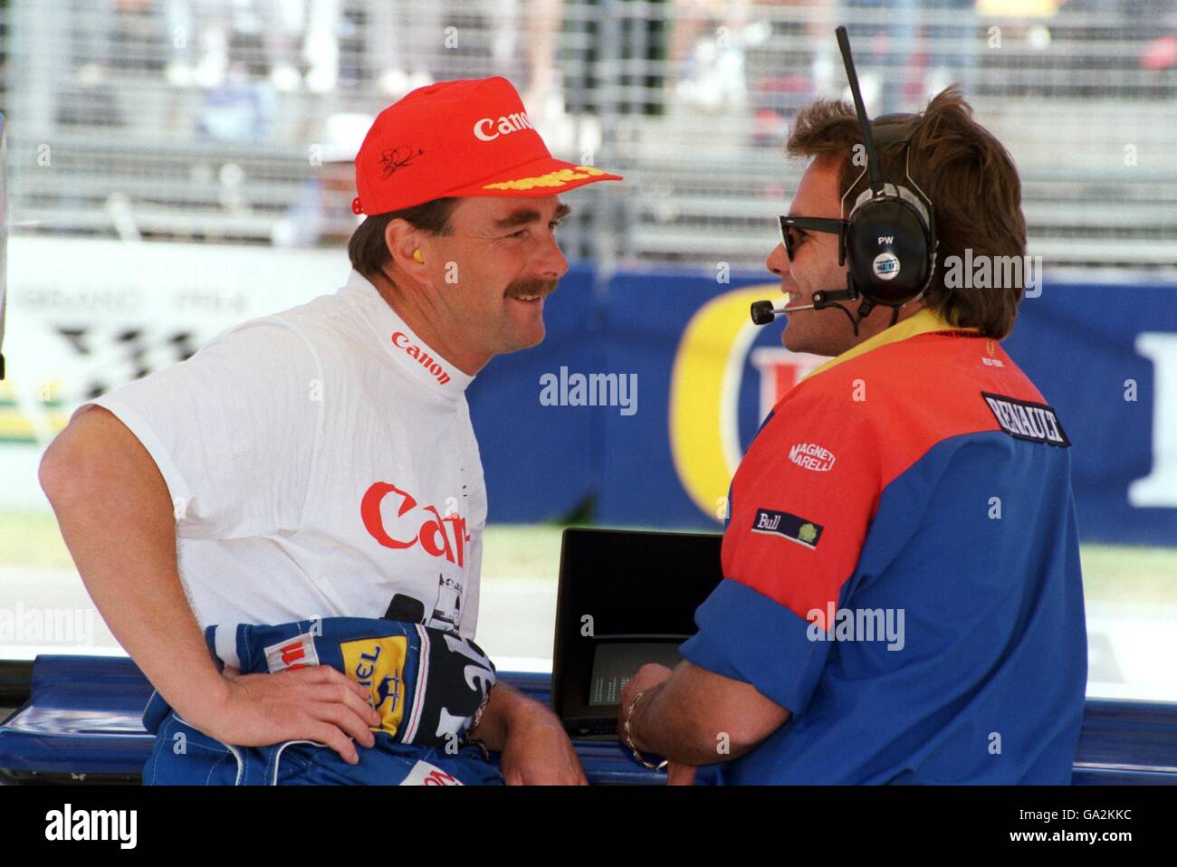 NIGEL MANSELL JOKES WITH WILLIAMS TEAM MANAGER PETER WINDSOR Stock ...