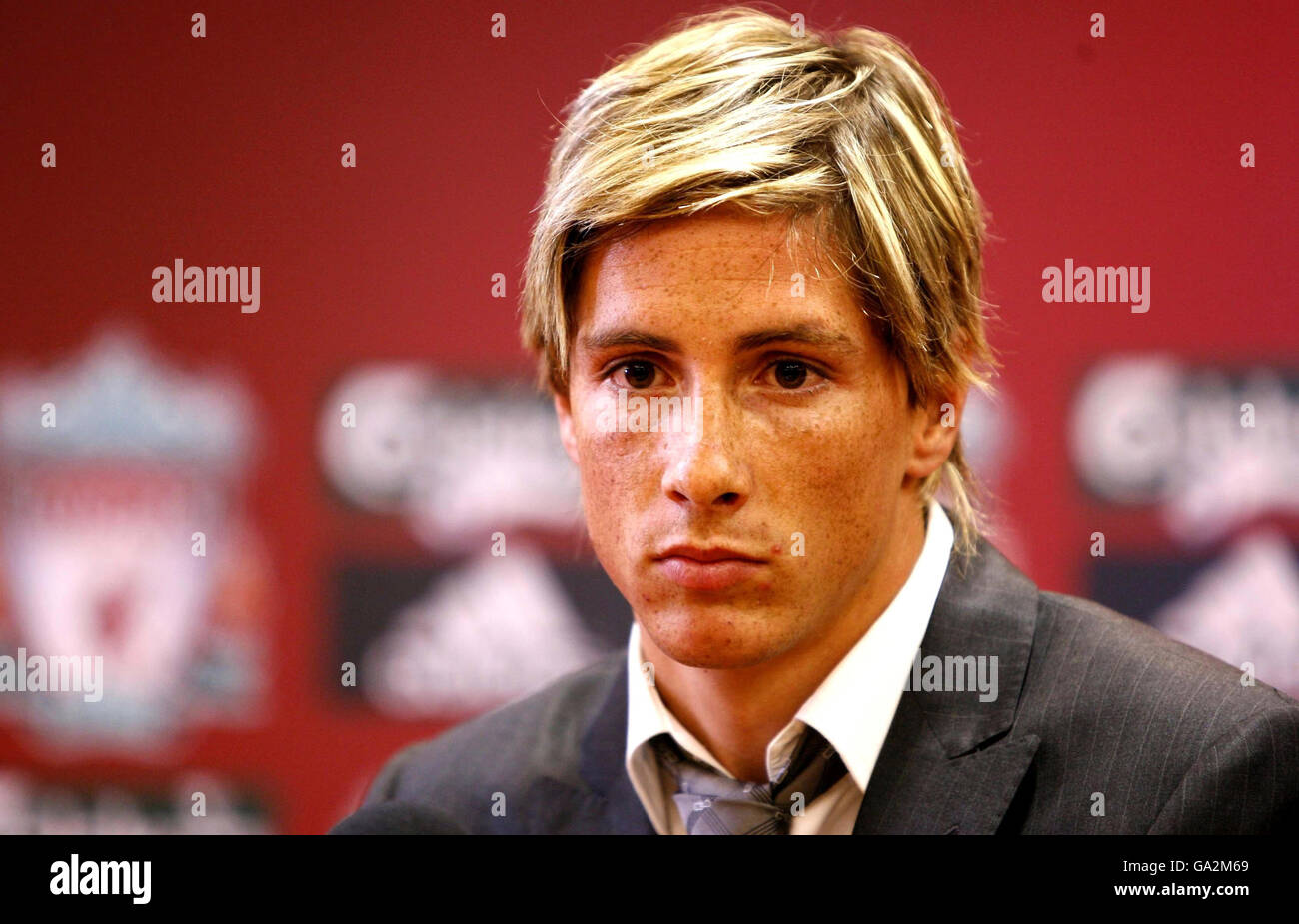 Liverpools new signing fernando torres press conference anfield hi-res ...
