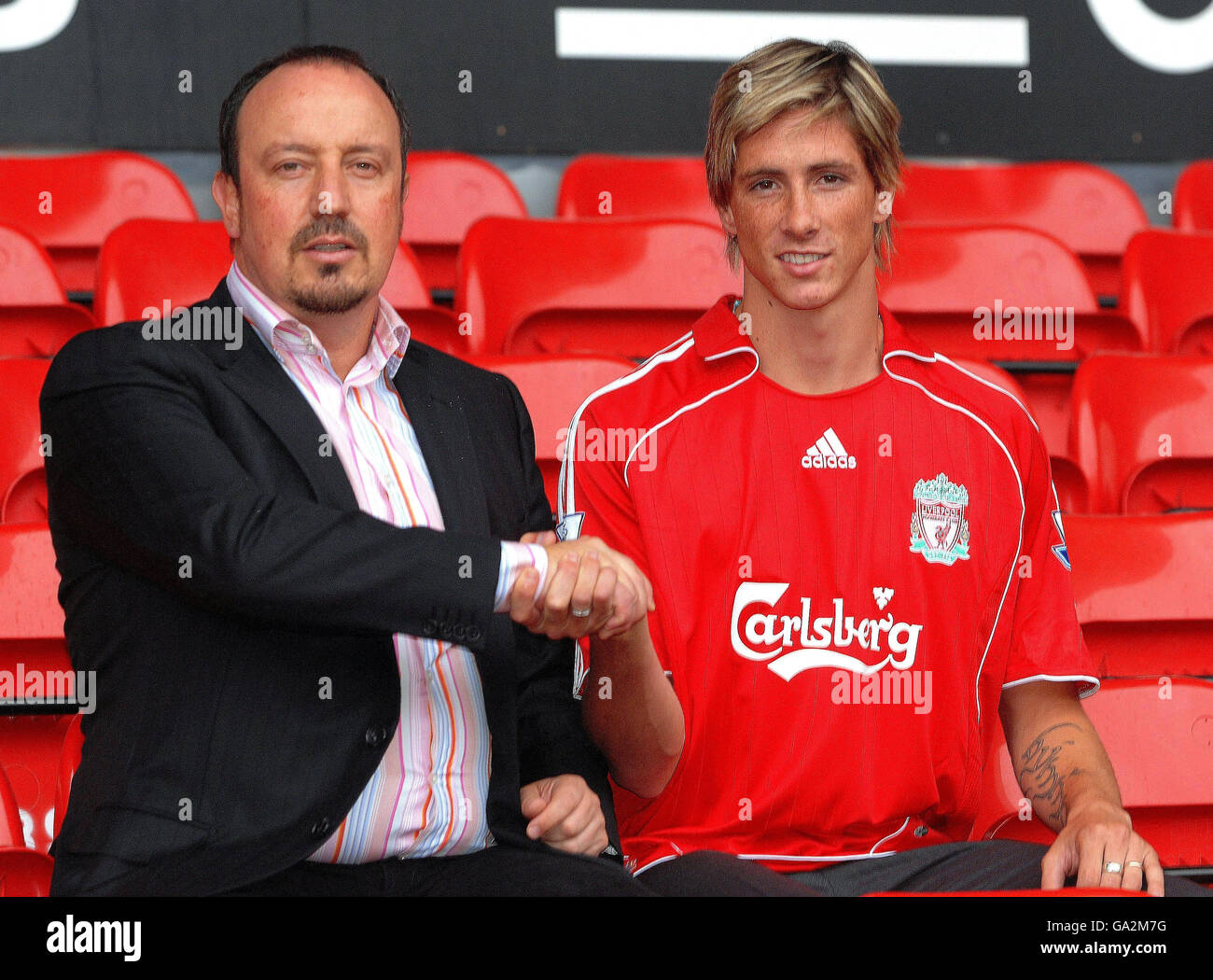 Fernando torres liverpool signing hi-res stock photography and images ...