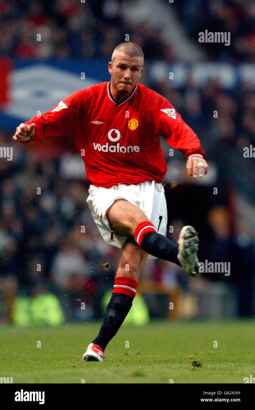 David beckham manchester united kick hi-res stock photography and ...