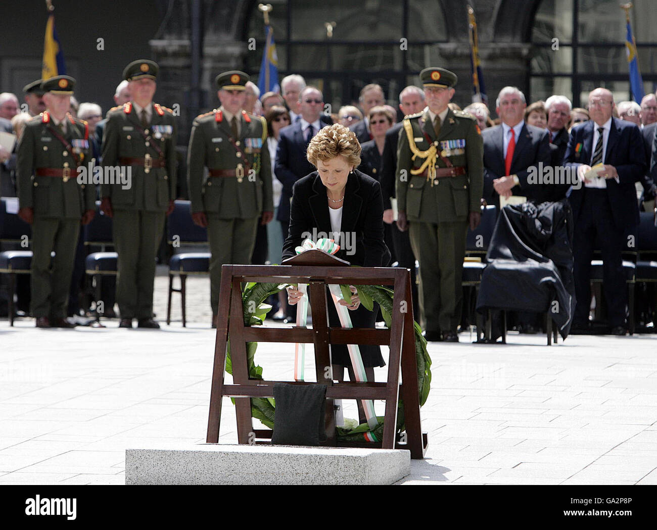 Leaders join tribute to Irish war dead Stock Photo - Alamy