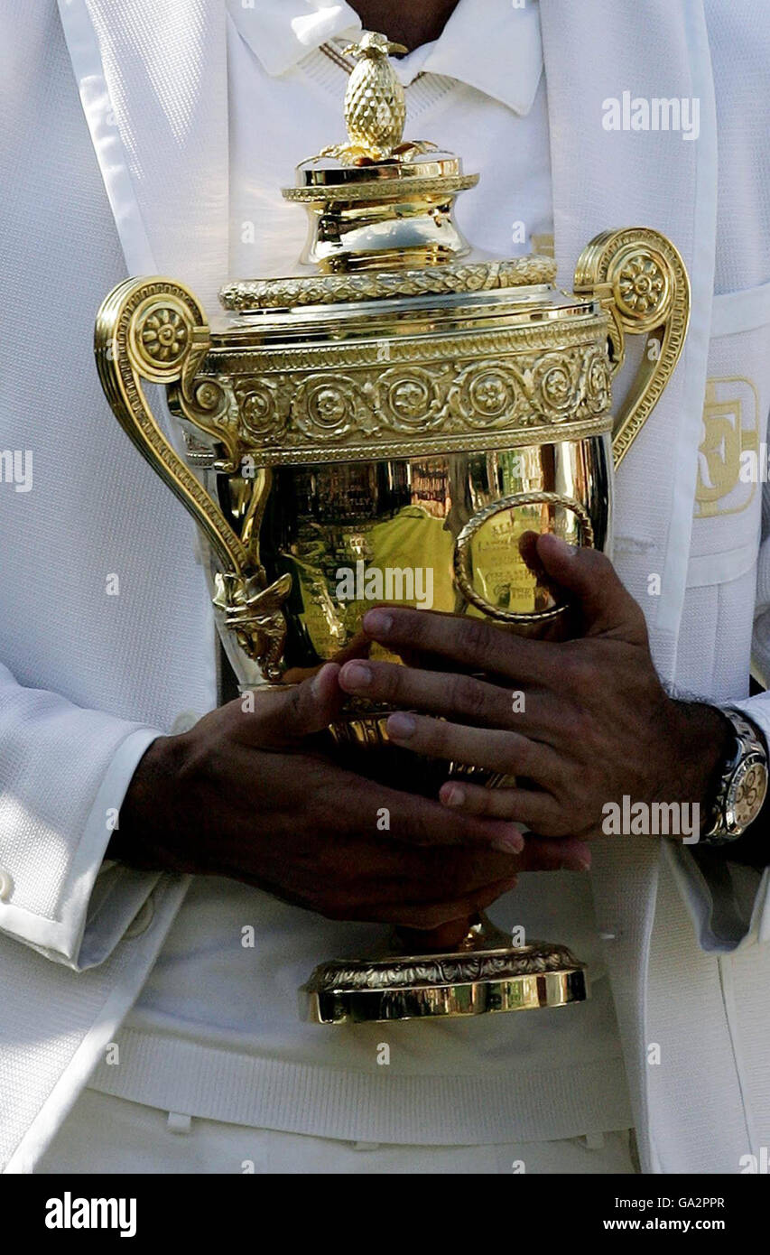 Switzerland's Roger Federer celebrates his fifth successive Wimbledon ...