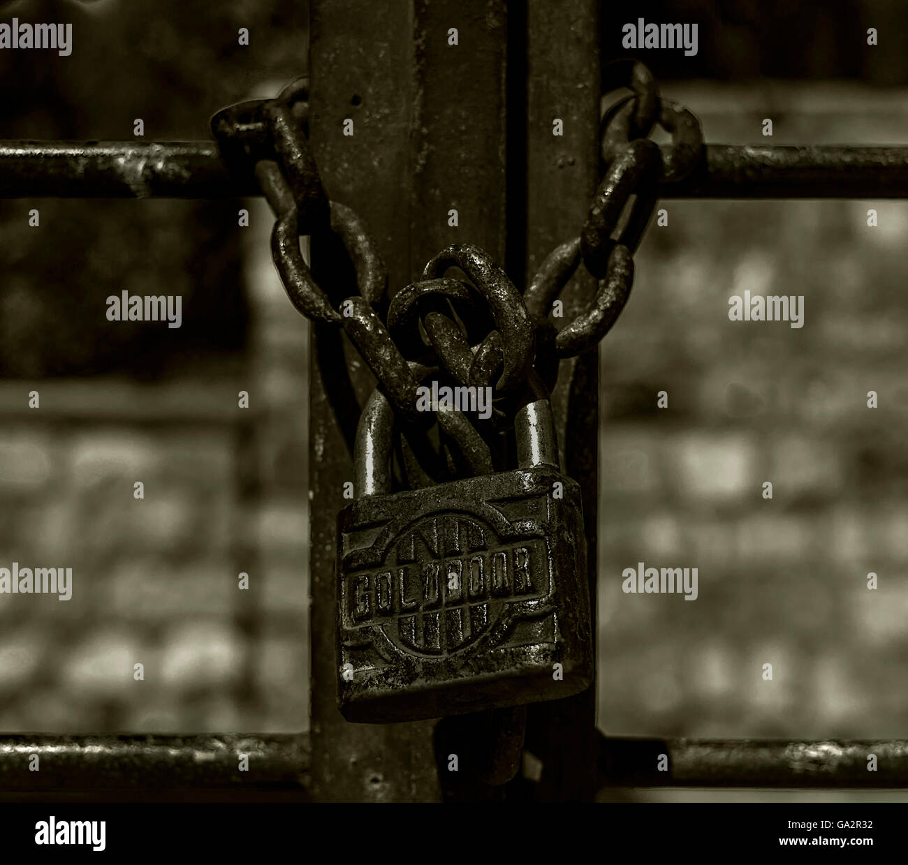 bolt and chain lock Stock Photo - Alamy