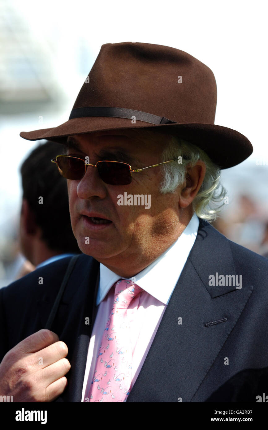 John magnier sandown park hi-res stock photography and images - Alamy