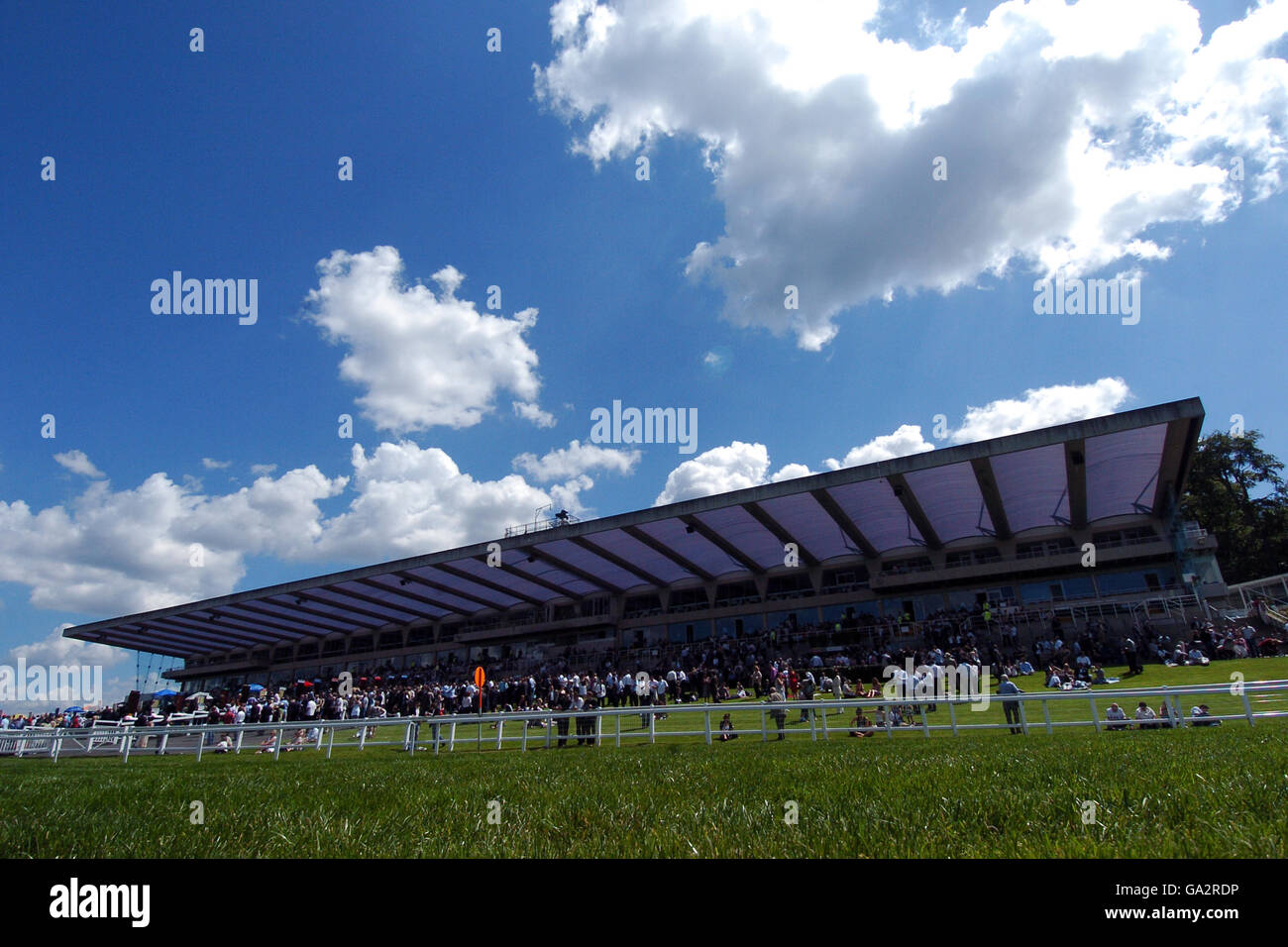 Sandown park racecourse main grandstand hi-res stock photography and ...
