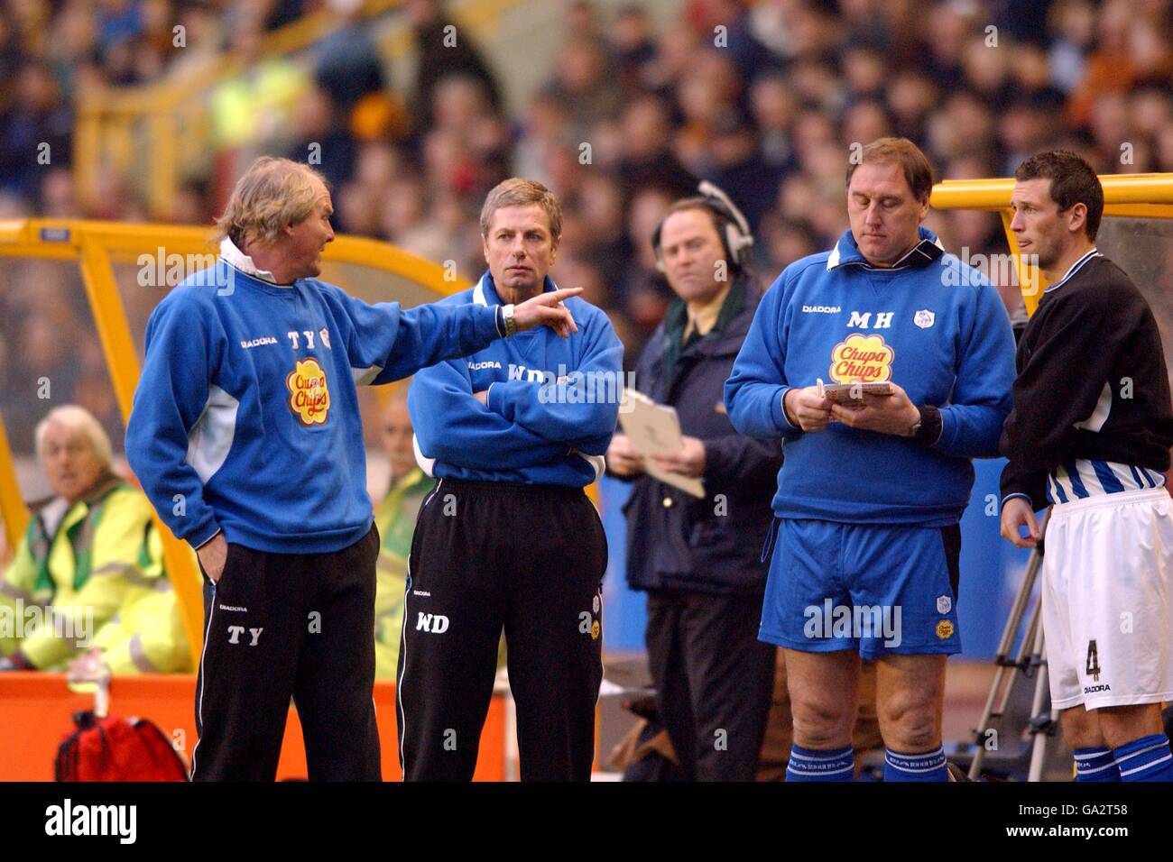 Sheffield wednesday manager terry yorath organises his team tactics hi ...