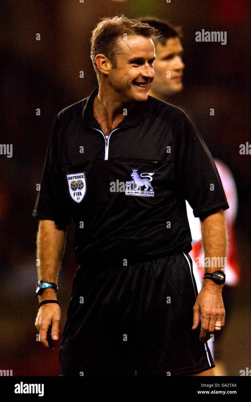Graham barber premier league referee hi-res stock photography and ...