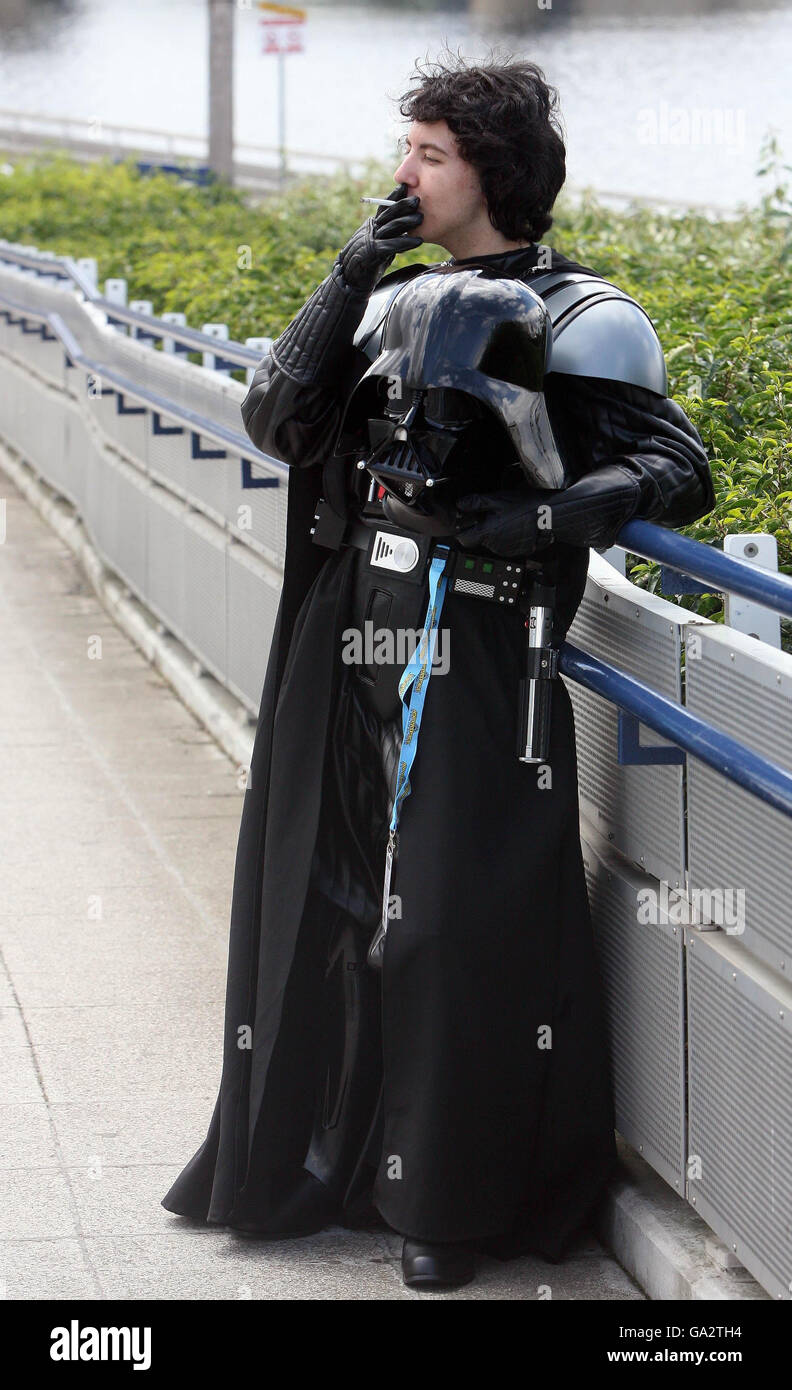 A Star Wars fan dressed up as Darth Vader' goes outside for a cigarette ...