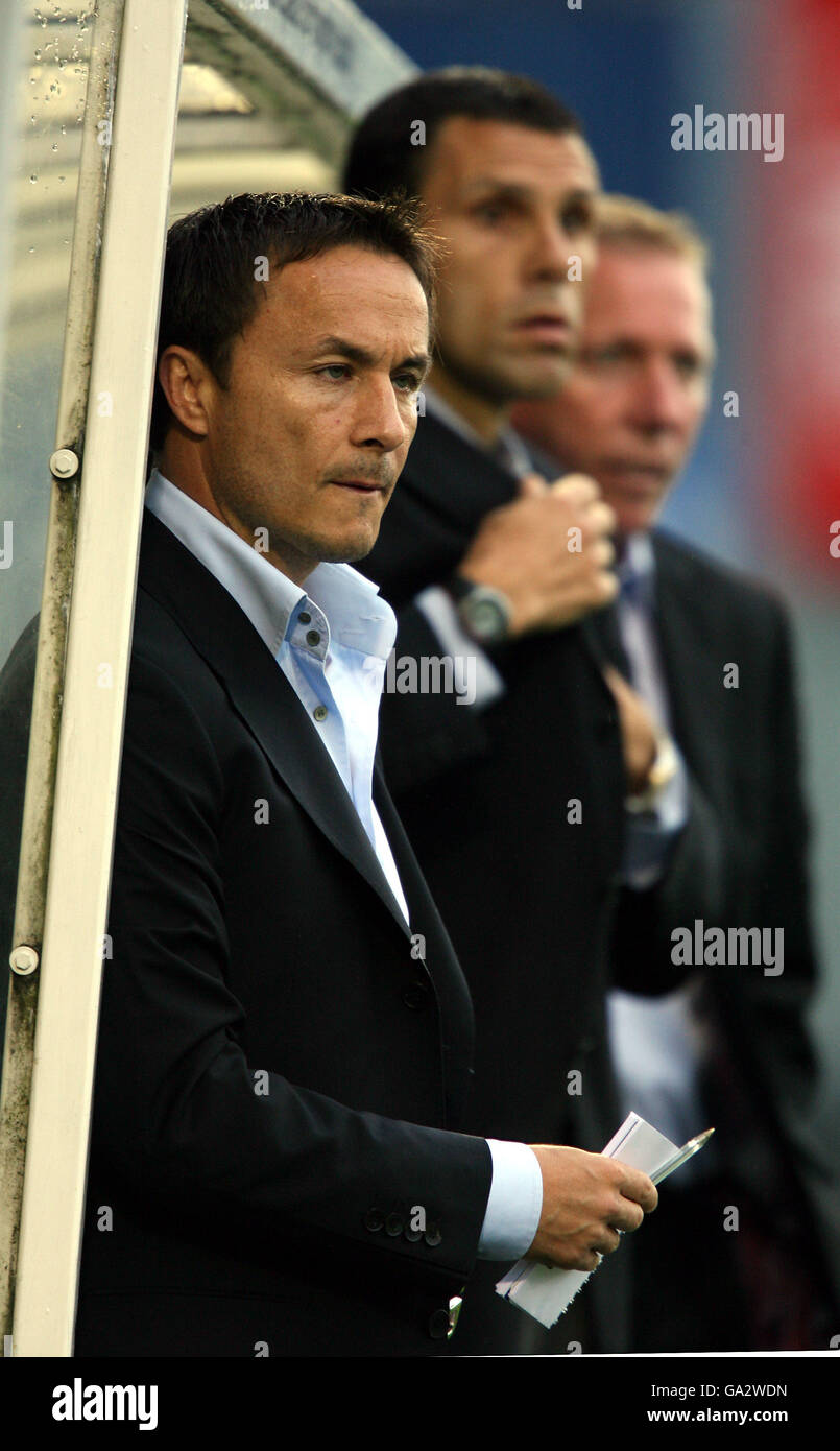 Kit Kat Crescent. Leeds United's manager Dennis Wise and assistant Gus ...