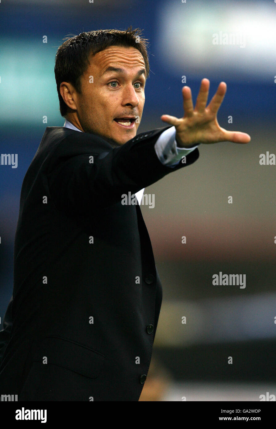 Kit Kat Crescent. Leeds United's manager Dennis Wise Stock Photo - Alamy