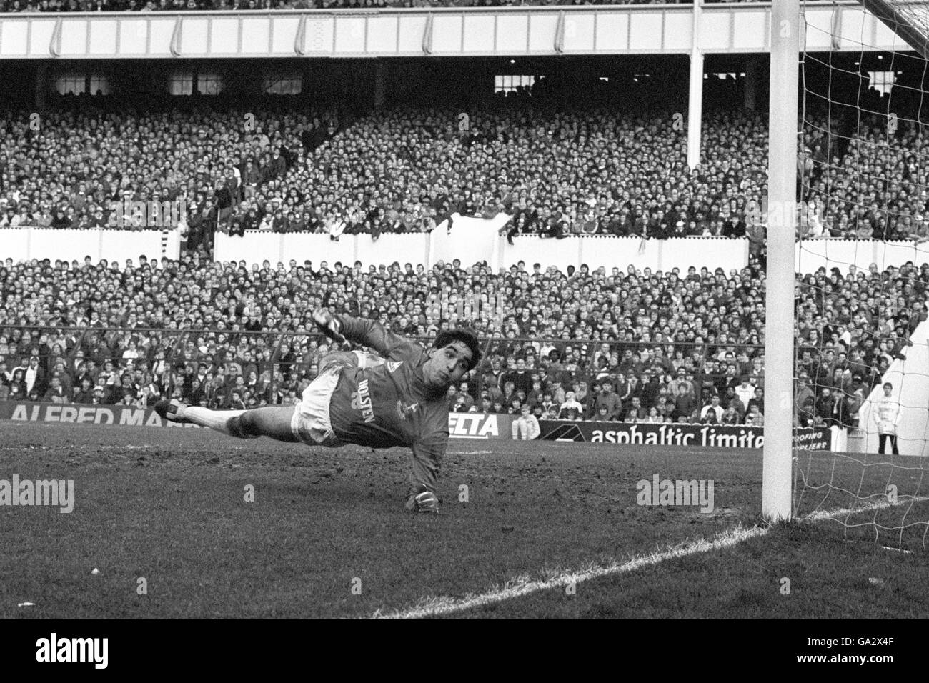 Soccer - Tony Parks Stock Photo - Alamy