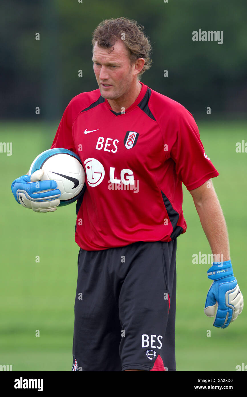 At motspur park training ground hi-res stock photography and images - Alamy