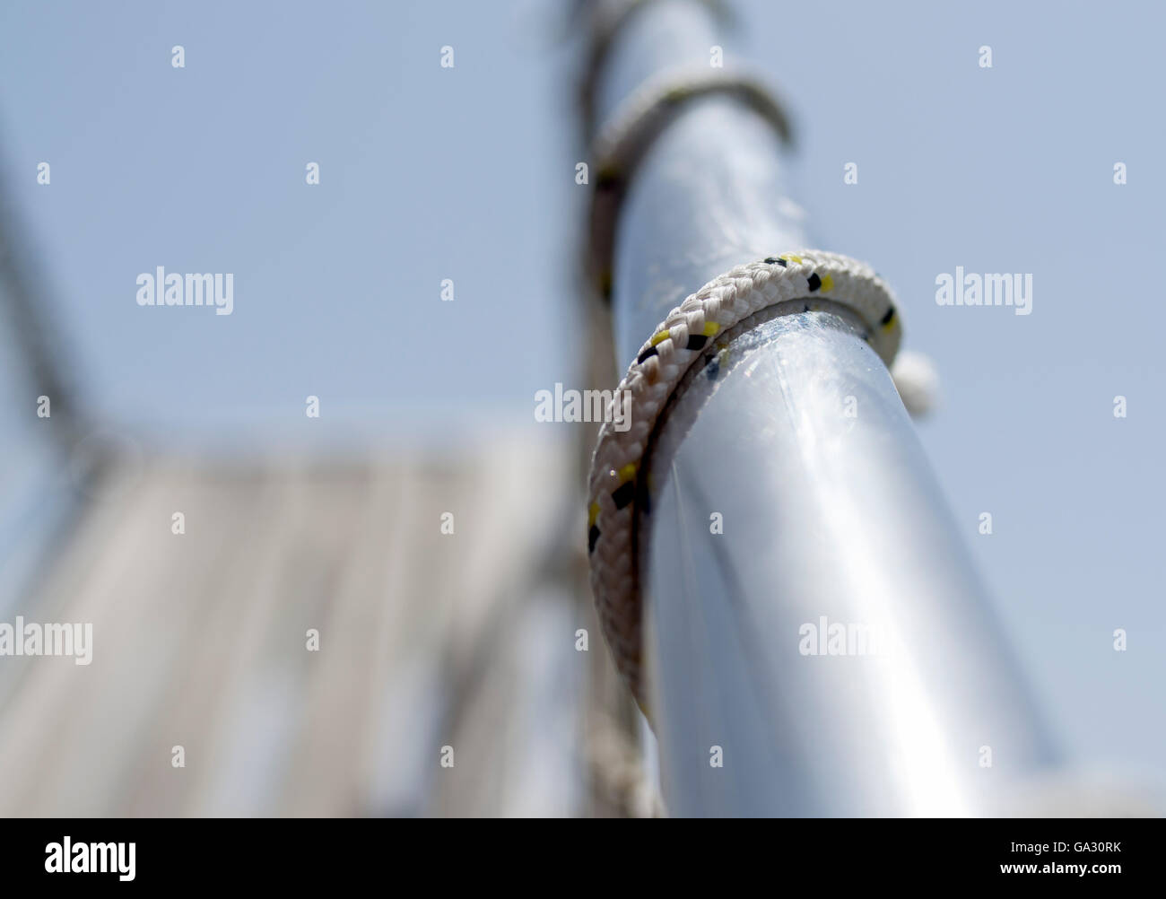 Wrap around line hi-res stock photography and images - Alamy