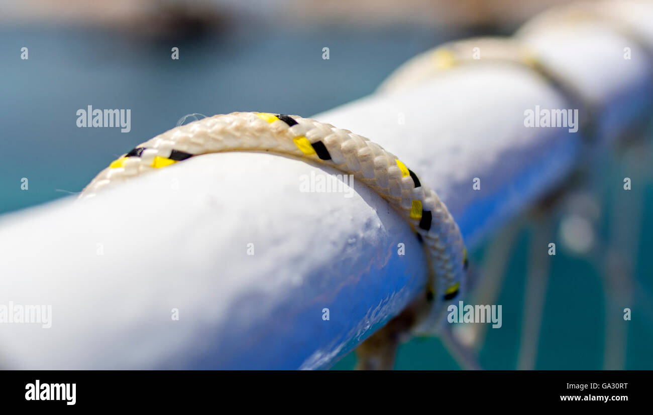 Wrap around line hi-res stock photography and images - Alamy