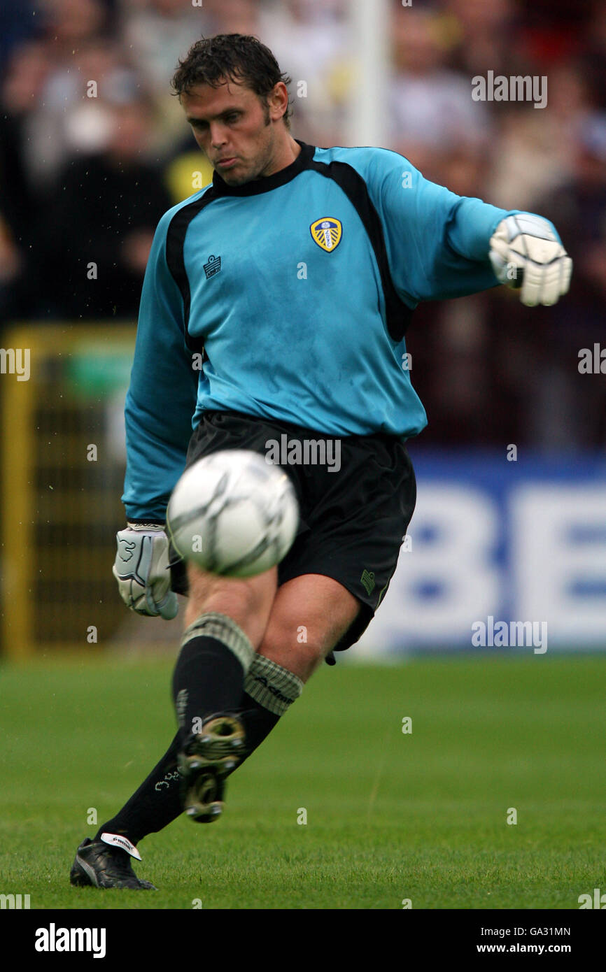 Kit Kat Crescent. Leeds United goalkeeper Danny Gay Stock Photo - Alamy