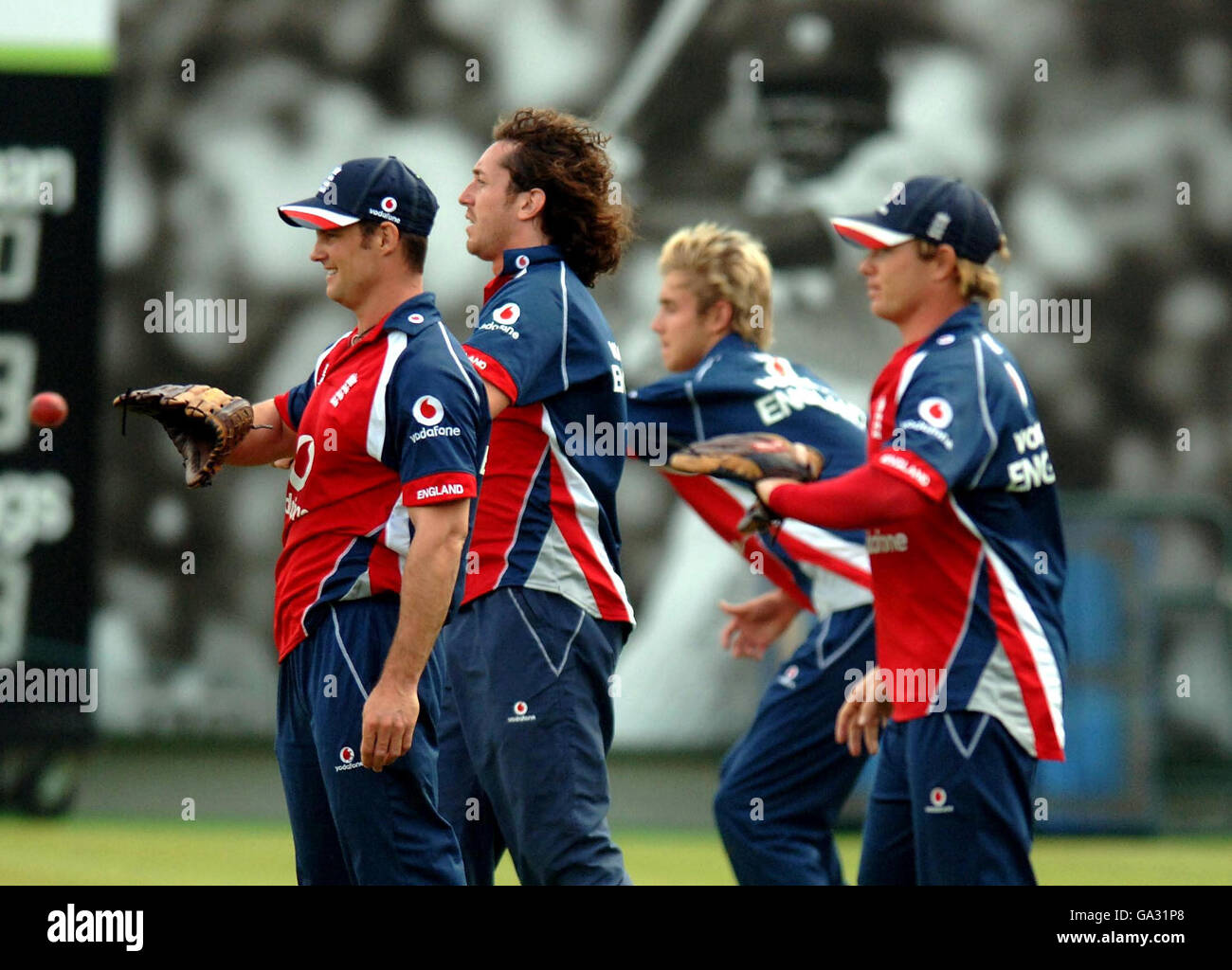 Cricket catching practising hi-res stock photography and images - Alamy