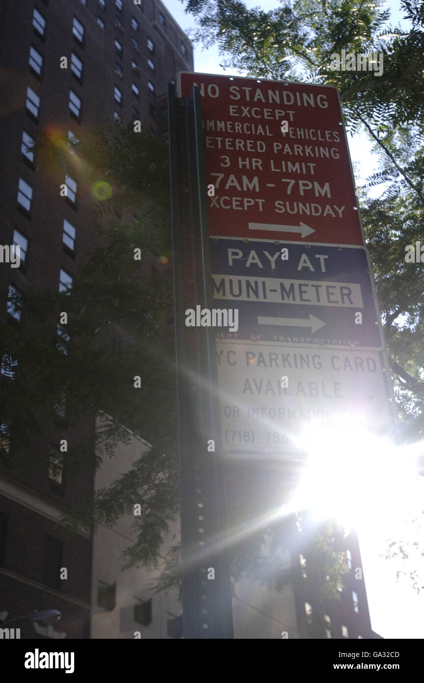 A no standing road sign against the Manhattan skyline in New York Stock ...
