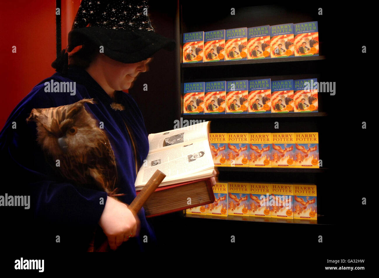 Harry Potter Book Queue High Resolution Stock Photography and Images ...