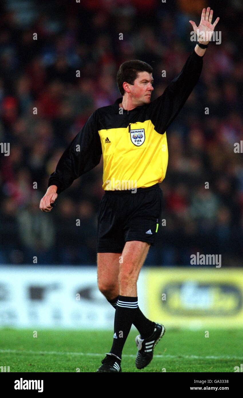 Referee herbert fandel hi-res stock photography and images - Alamy