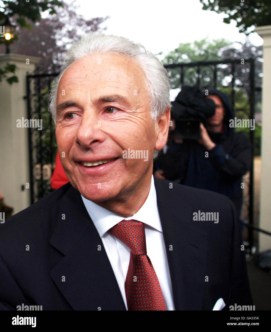 Lord levy leaves his home in mill hill hi-res stock photography and ...