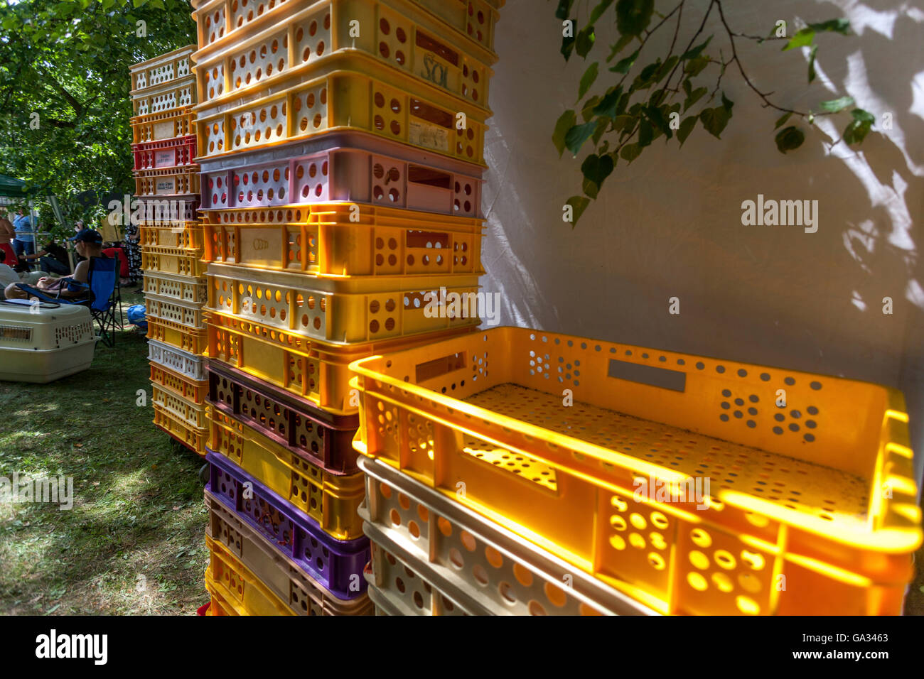 Empty crates hi-res stock photography and images - Alamy