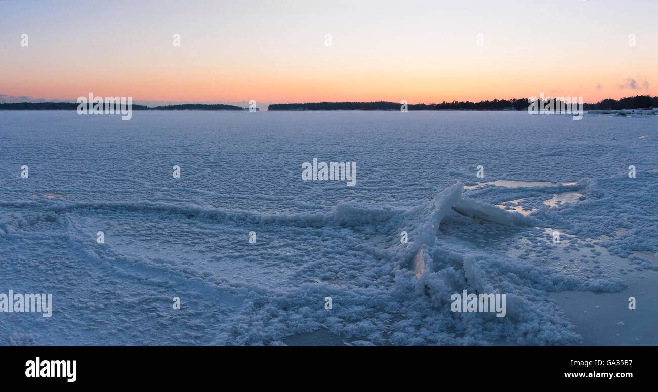 Snowy landscape by the sea hi-res stock photography and images - Alamy