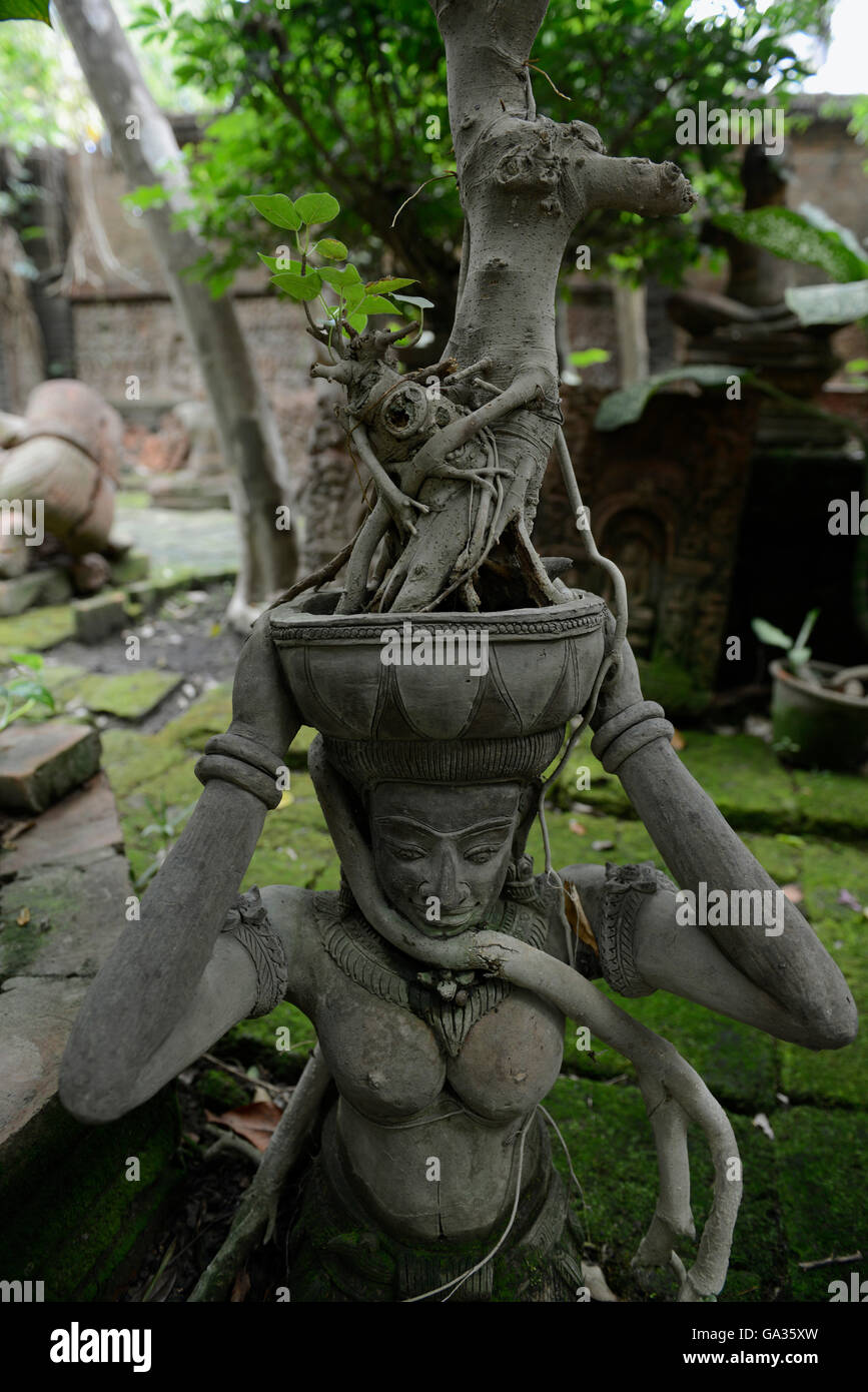 a garden and Buddha terracota of Mr Ban Phor Linag Meuns Terracota Art ...