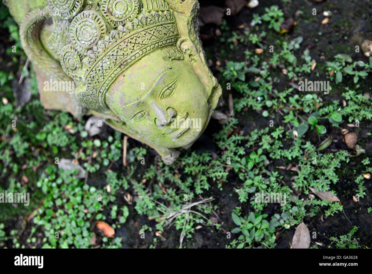 a garden and Buddha terracota of Mr Ban Phor Linag Meuns Terracota Art ...