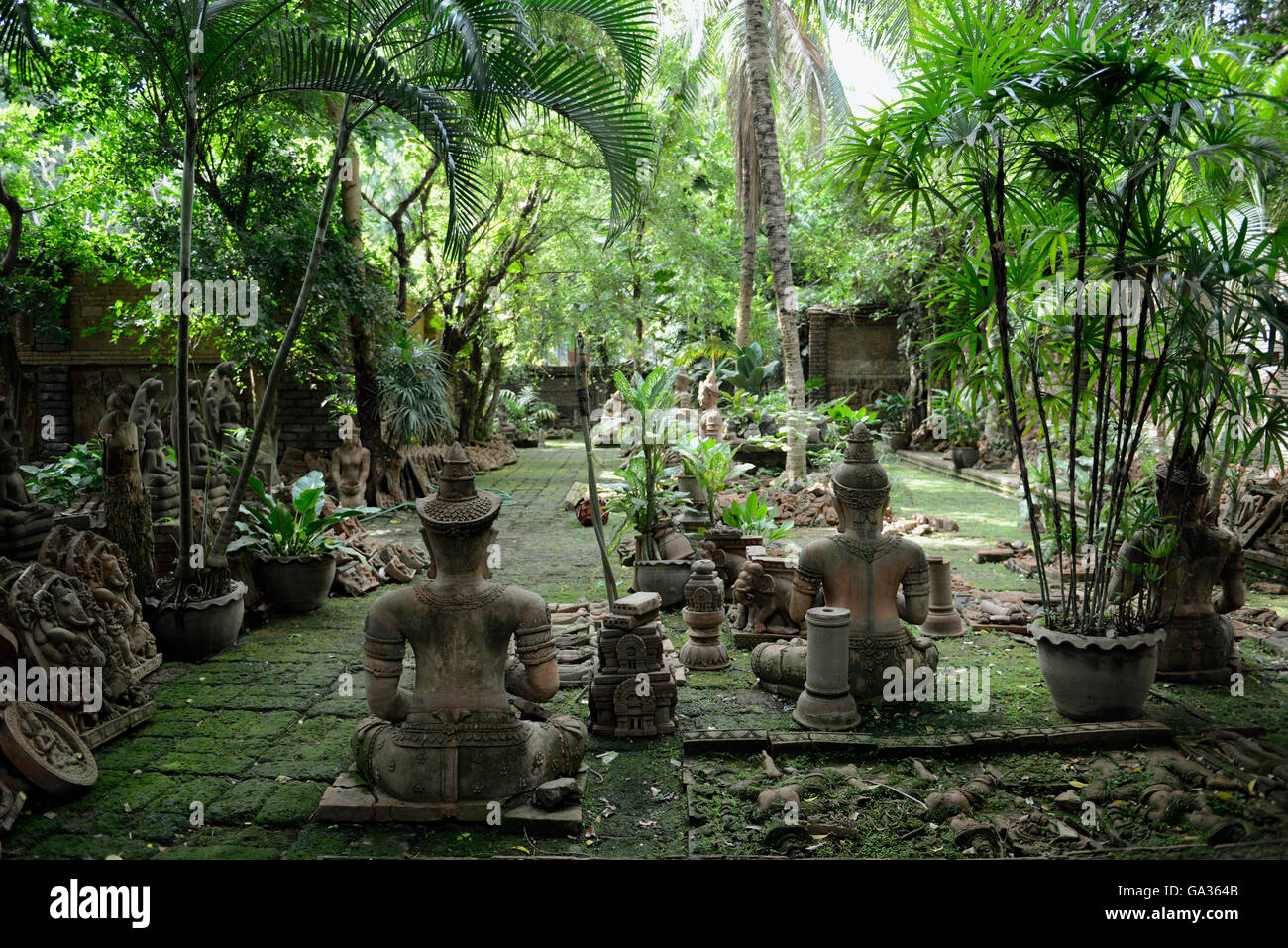 a garden and Buddha terracota of Mr Ban Phor Linag Meuns Terracota Art ...
