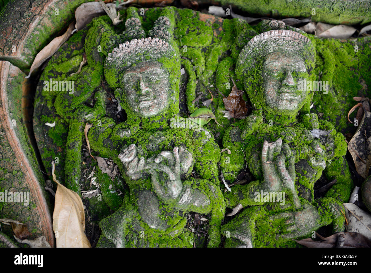 a garden and Buddha terracota of Mr Ban Phor Linag Meuns Terracota Art ...