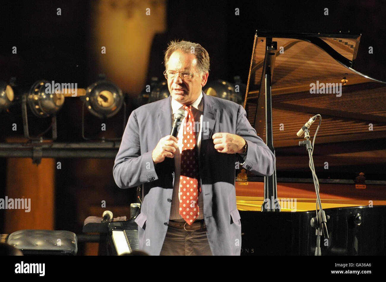 Alessandro Cecchi Paone presents the award ceremony of the civitas. For ...