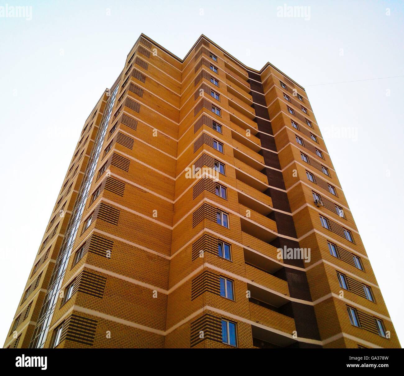 Brick apartment building hi-res stock photography and images - Alamy