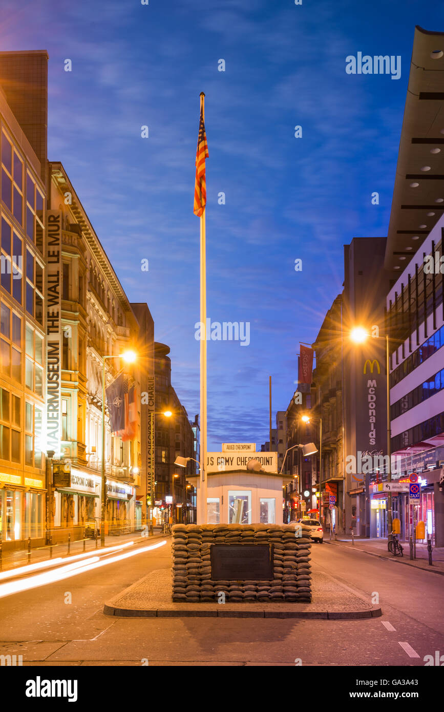 Night View of Checkpoint Charlie, Berlin Stock Photo - Alamy