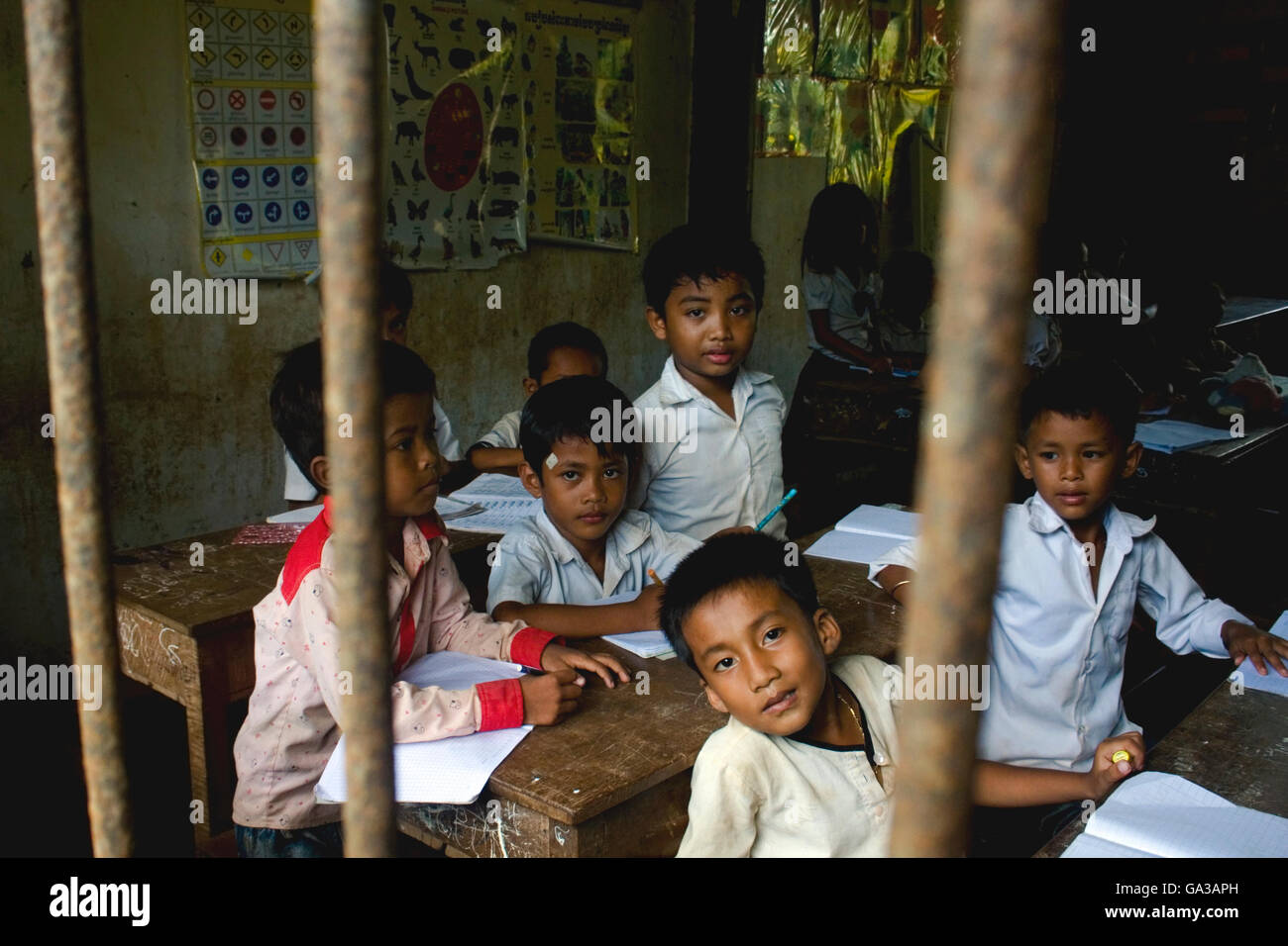 Student primary school cambodia hi-res stock photography and images - Alamy
