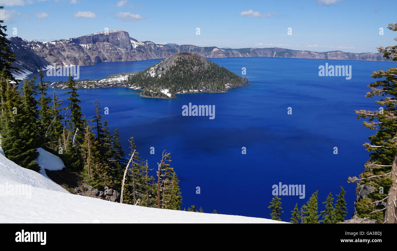 Crater lake volcano snow hi-res stock photography and images - Alamy