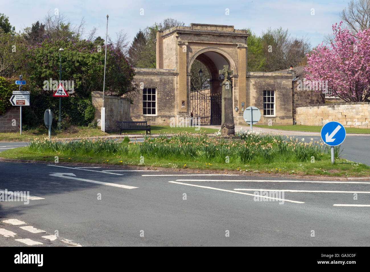 Follifoot village cross hi-res stock photography and images - Alamy