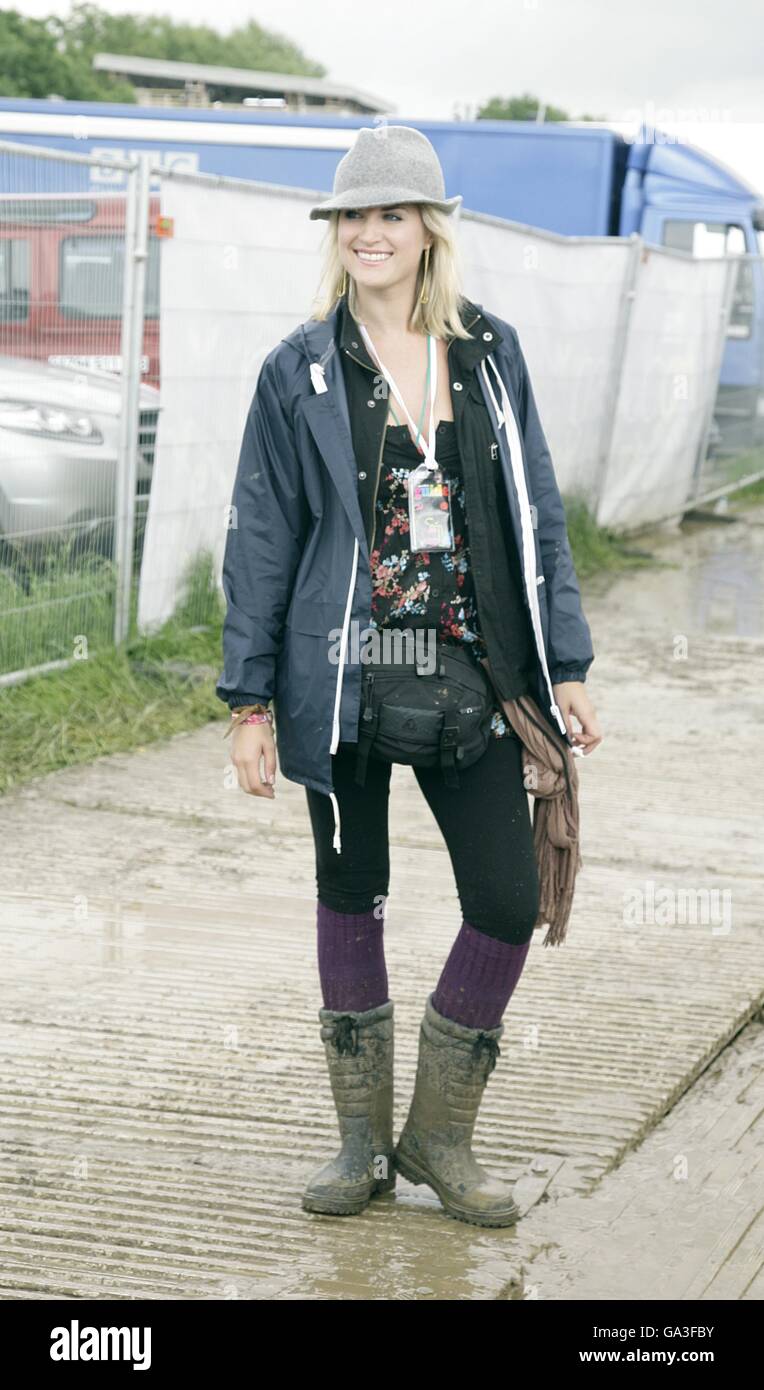 Actress sarah dunn hi-res stock photography and images - Alamy