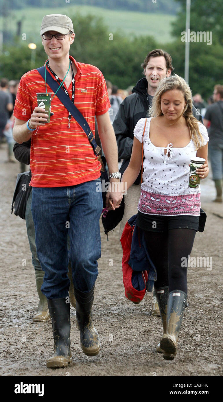 Stephen Merchant and girlfriend are seen backstage at the 2007 ...