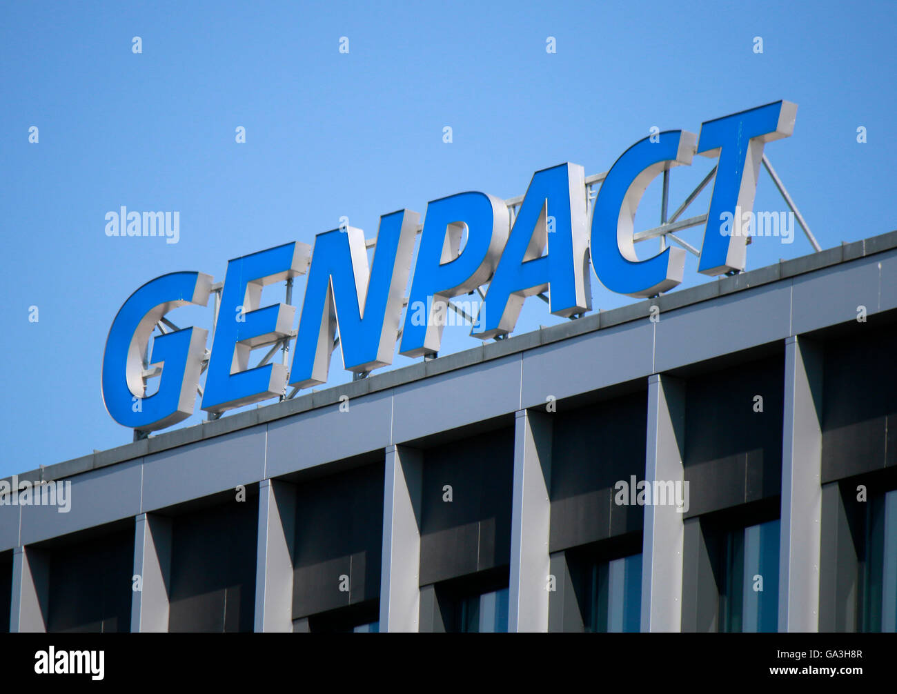 das Logo der Marke "Genpact", Swinemuende, Polen Stock Photo - Alamy