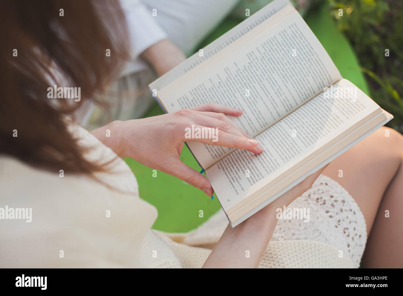 woman's hand holding an open book Stock Photo - Alamy