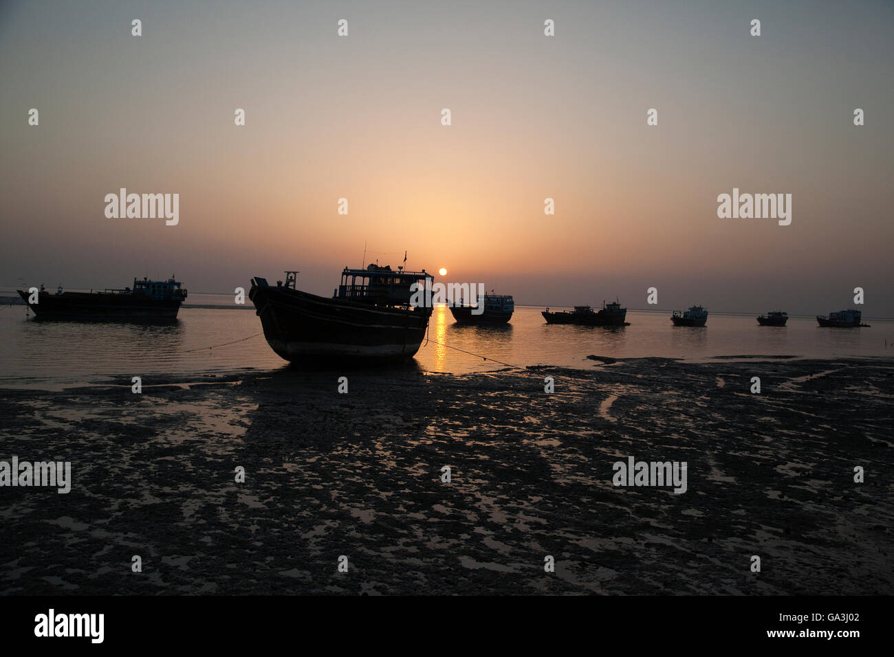 Strait of hormuz hi-res stock photography and images - Alamy