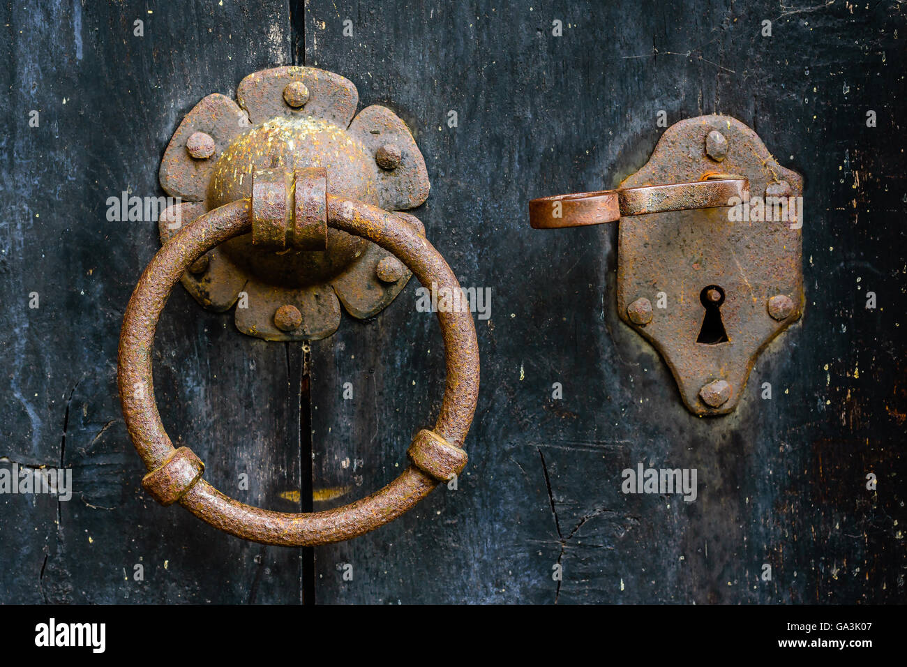 Ancient door lock hi-res stock photography and images - Alamy