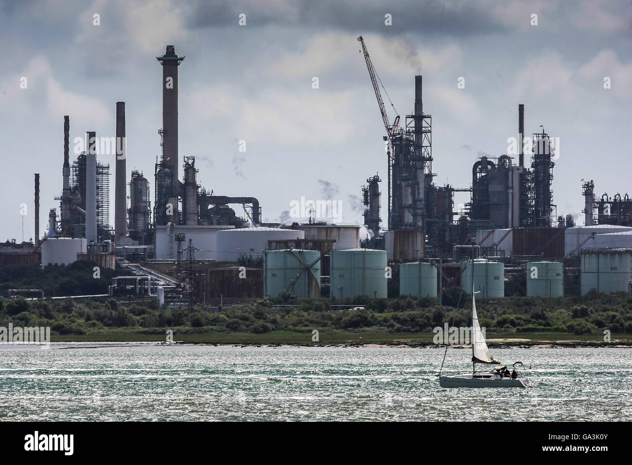 Oil tankers esso fawley refinery hi-res stock photography and images ...